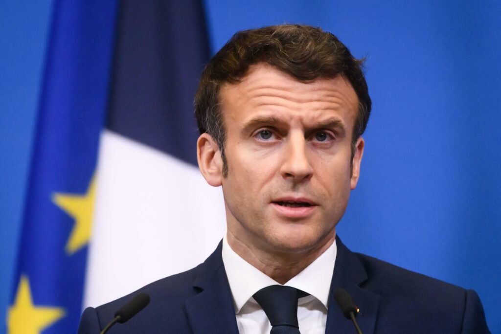 Emmanuel Macron en sweat, avec une barbe de 3 jours : voici la vidéo ...
