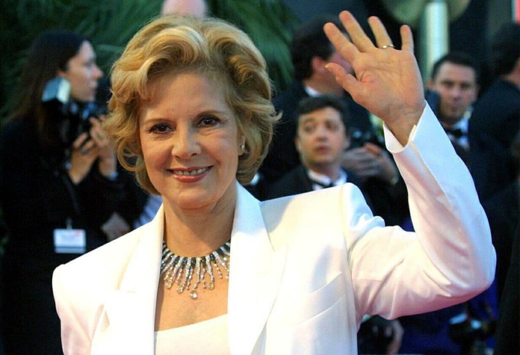 Sylvie Vartan célèbre 42 ans de mariage avec Tony Scotti dans une ...